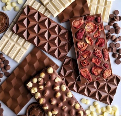 RANDOM/ DIAMOND SHAPE Chocolate BAR - MILK CHOCOLATE WITH DRIED FRUIT ...