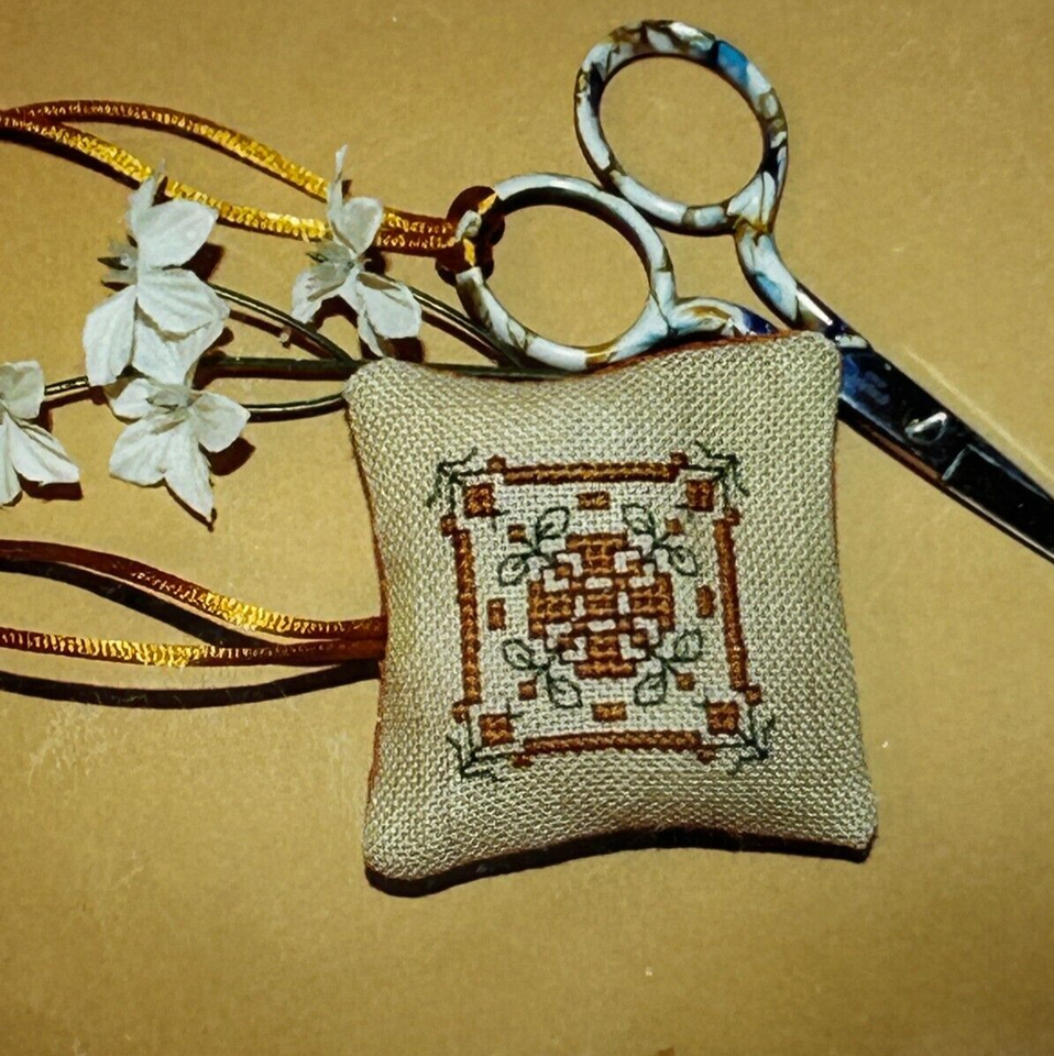 Earth Threads Cross Stitch Embroidery Needle point Kit "Assisi Scissor ...