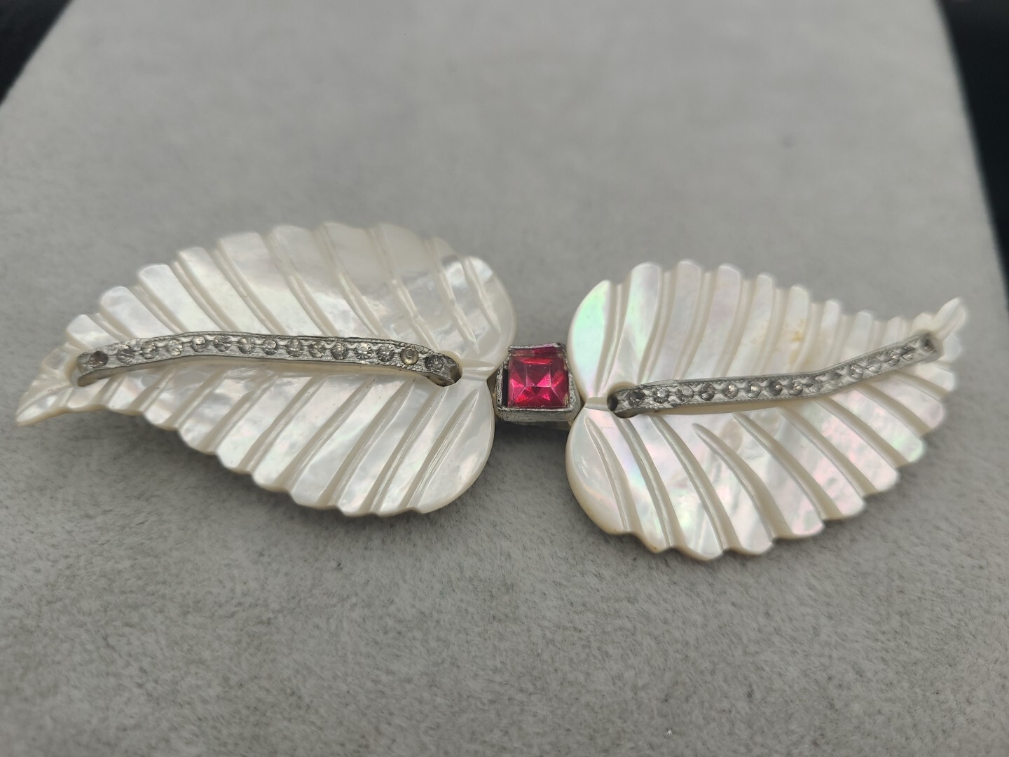 Vintage Carved Mother of Pearl MOP Double Leaf Pendan… - Gem