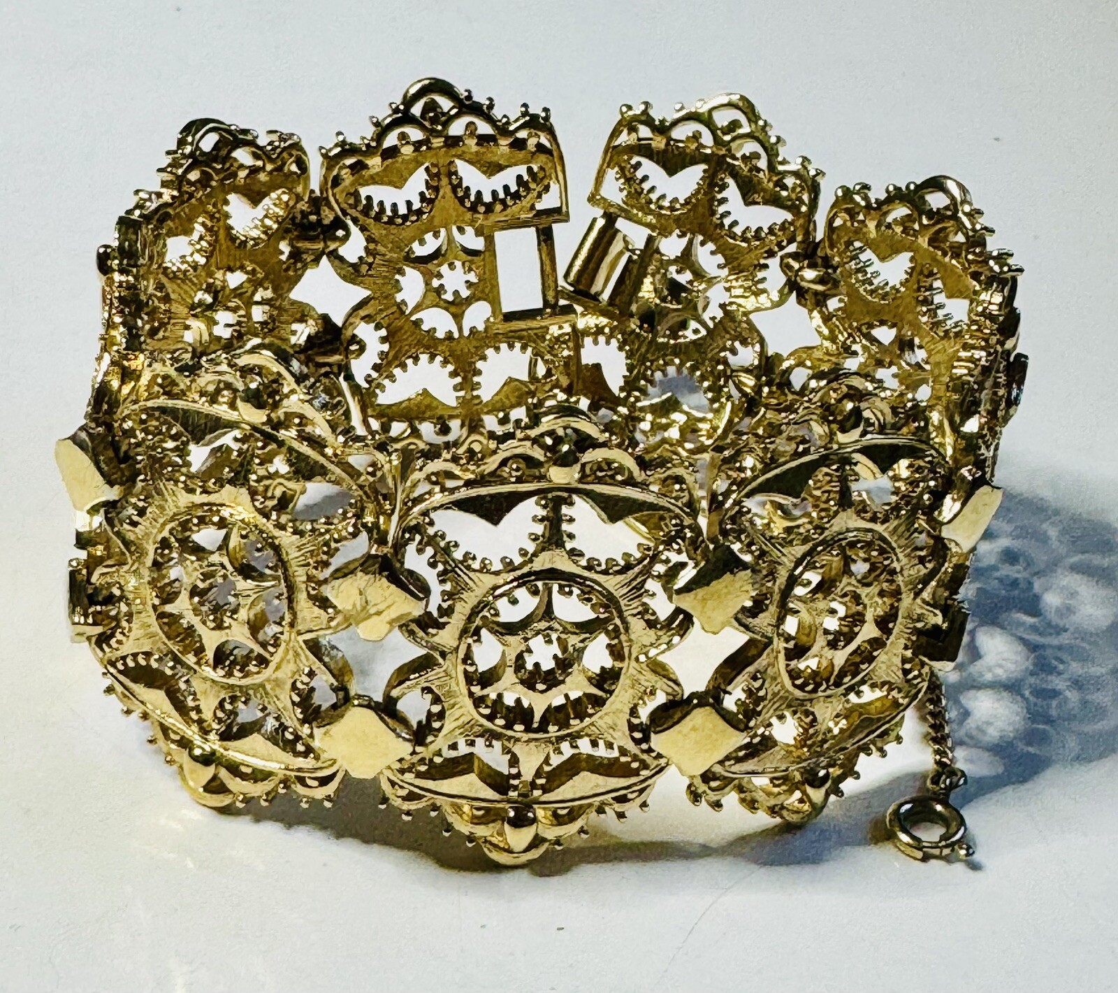 RARE 1967 VINTAGE LACY FILIGREE GOLD PLATED MONET BOO… - Gem