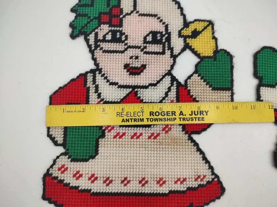 Needlepoint Plastic Canvas Santa Claus & Mrs Claus Yarn Art Vintage 13 ...