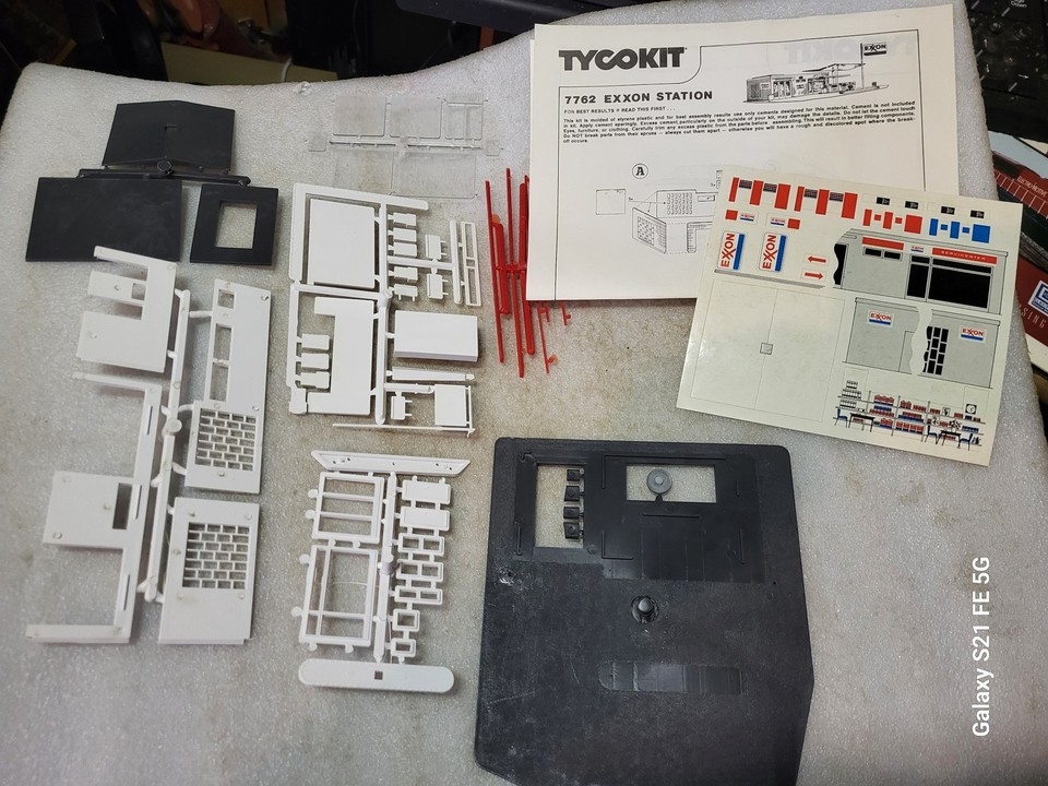 Tyco HO Scale Exxon Service Station Building Kit #7762 | eBay