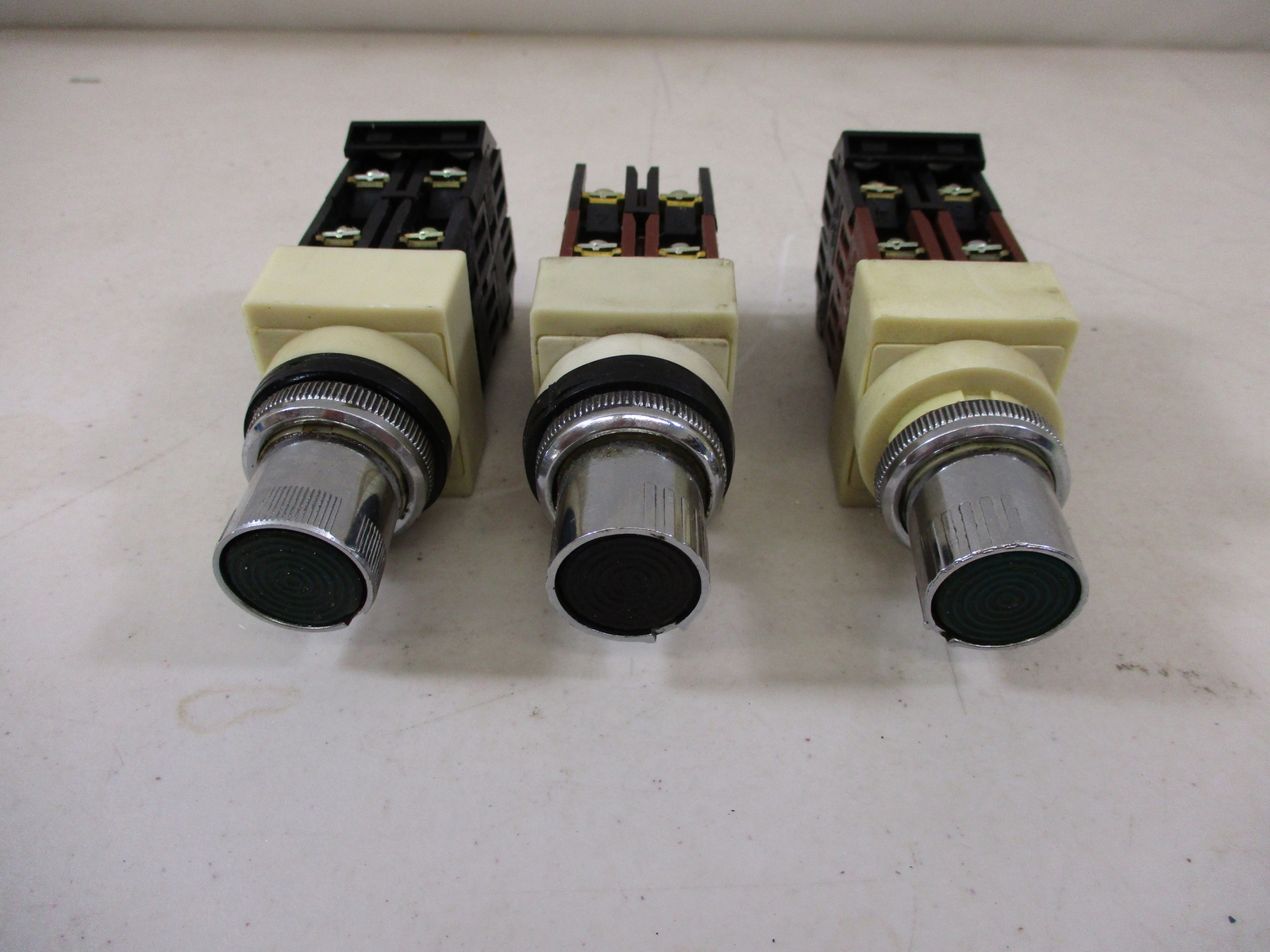 (LOT OF 3) FUJI ELECTRIC AH25-S2 PUSH BUTTON SWITCH 600VAC | eBay