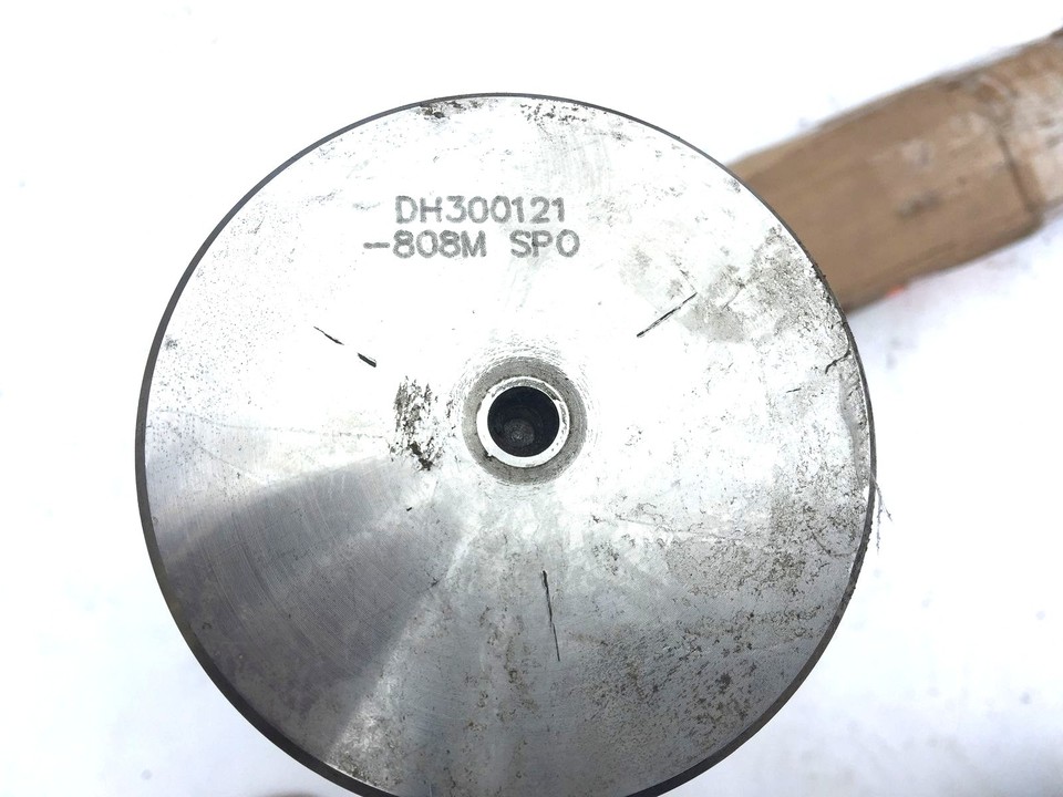 NEW JOHN DEERE DH300121 KINGPIN, WHEEL SPINDLE FRONT AXLE FREE FAST ...