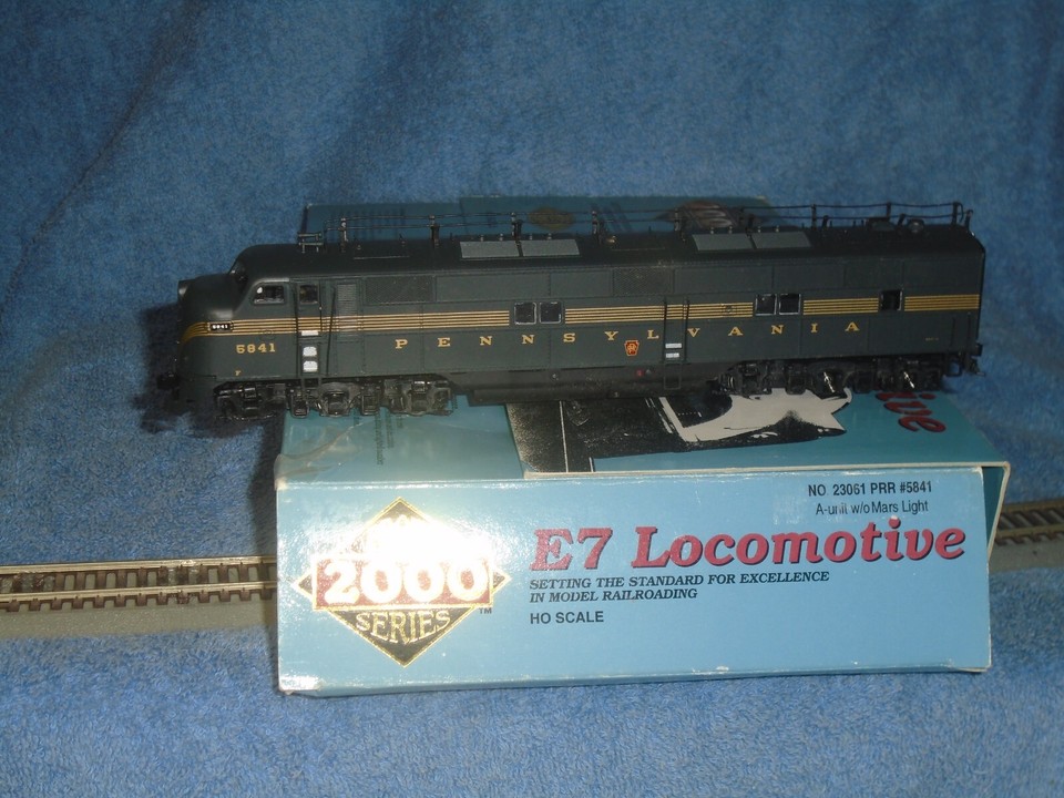 PROTO 2000 HO SCALE #23061 E7 A-UNIT w/MARS LIGHT #5841 & E7B DUMMY PRR ...