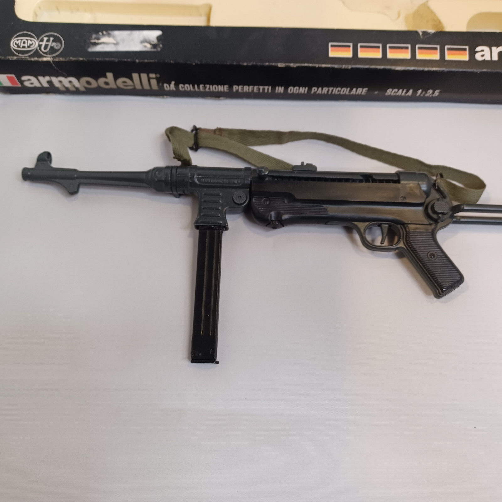 Vintage 1970s Armodelli German WW2 MP40 cap gun 1:2.5 Scale RARE in Box ...