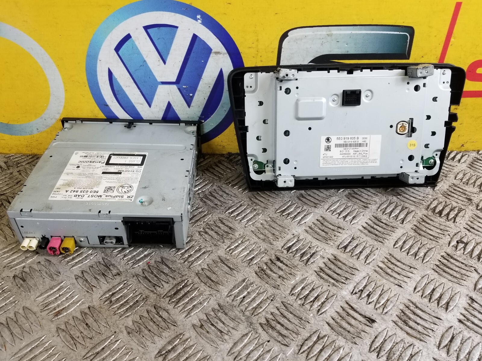 2015 SKODA OCTAVIA MK3 MULTIMEDIA HEAD UNIT AND SCREEN 5E0035842A ...