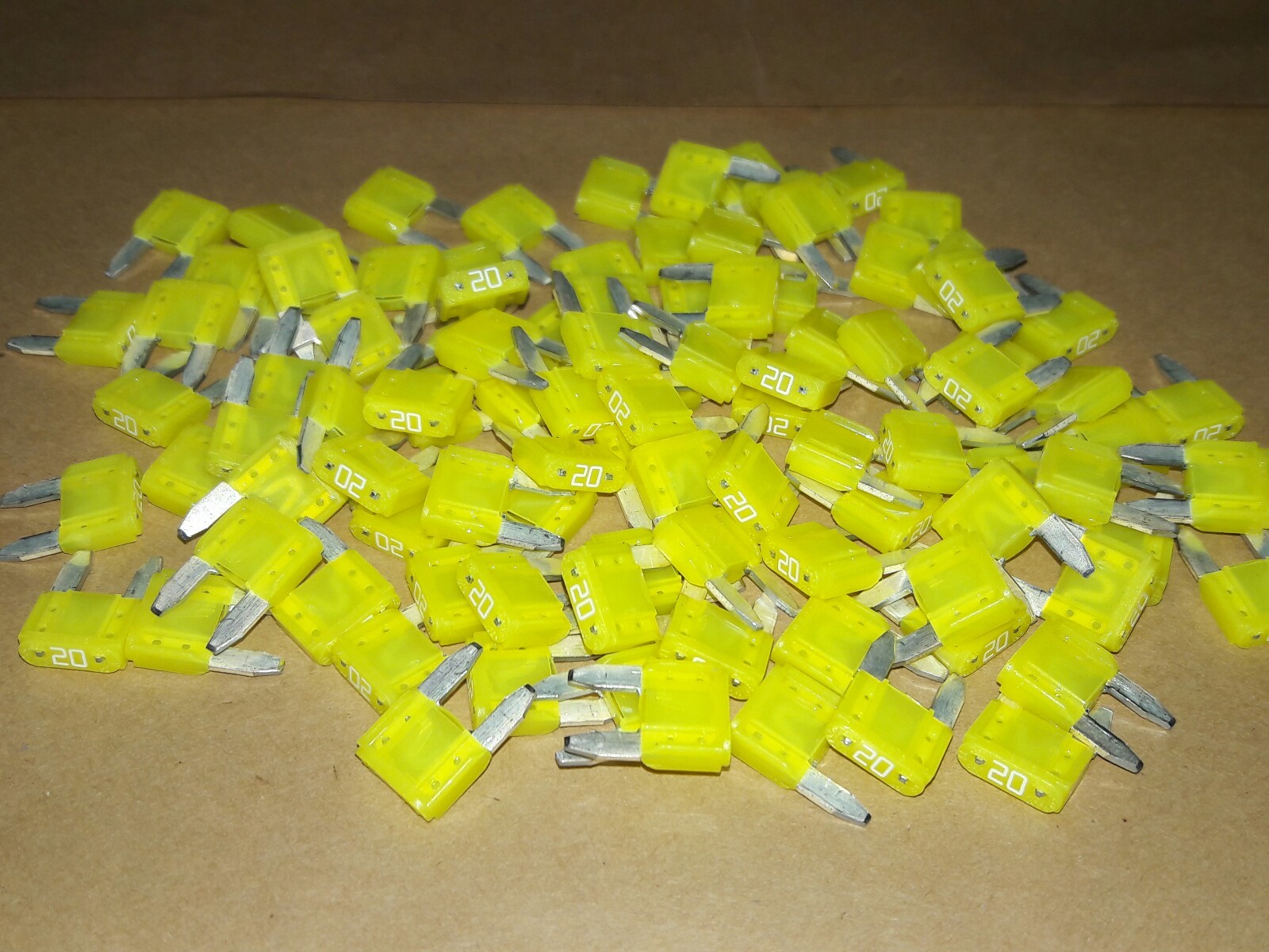 ( 100 Pcs ) 0703315 Auto Fuse 20A 32VDC Blade Mini 0297020.WXNV | eBay