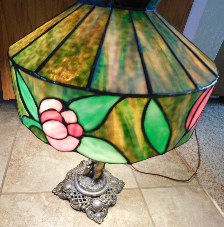 25-1041 Vintage 22" Brass Cherub Lamp w/ Tiffany Style Stained Glass ...