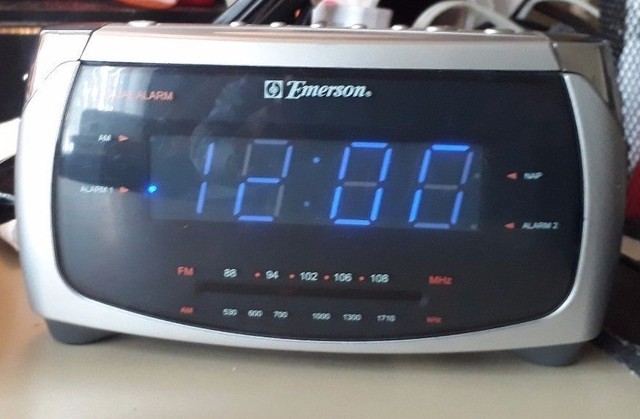 EMERSON Dual Alarm AM/FM Clock Radio CK5052 for sale online | eBay