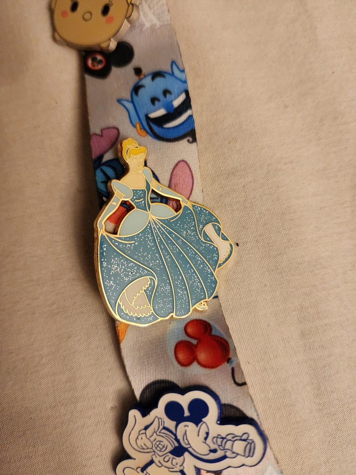 Disney Parks Trading Pins Lanyard With 11 Cartoon and Classic Pins | eBay