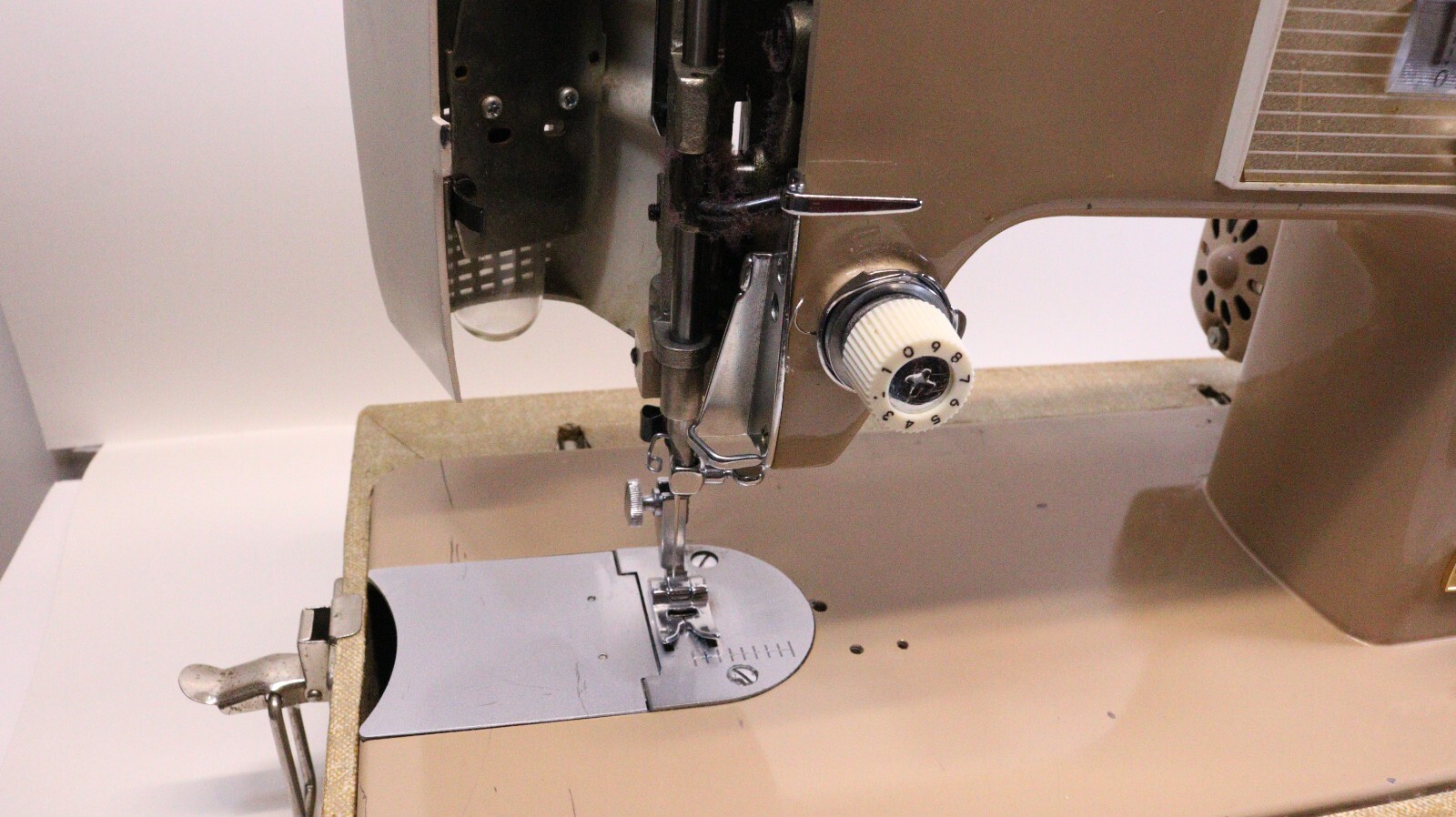 Seam Master Sewing Machine Super De Luxe Zig Zag Model 2216 With Instr ...