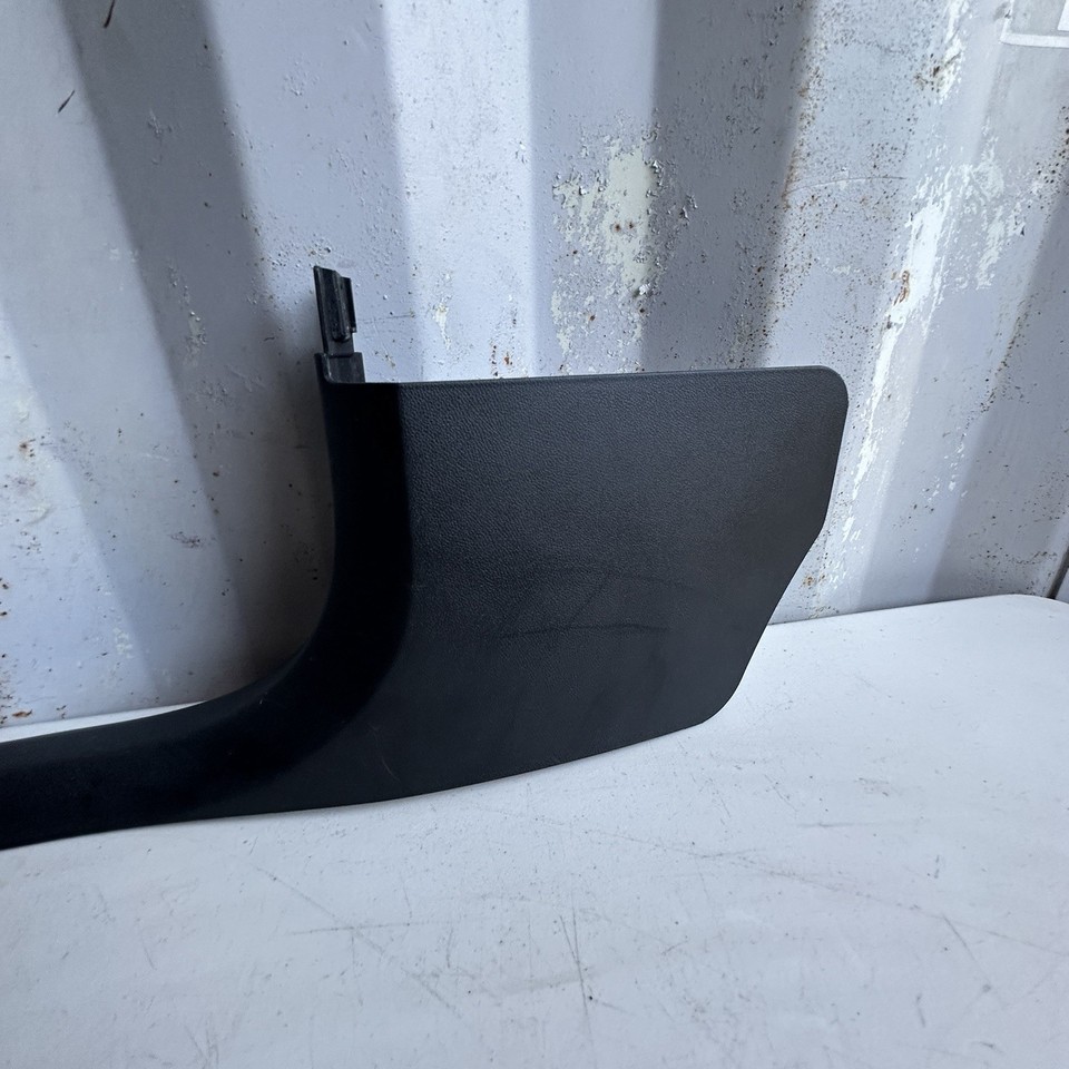 2015-2019 Chevrolet Corvette OEM Left Driver Side Carpet Retainer Jet ...