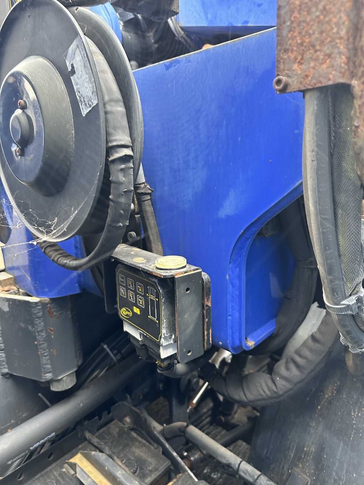 PM 85SP Lorry Mounted Crane 85 Ton Per / Meter Hiab Rear Legs Remote ...
