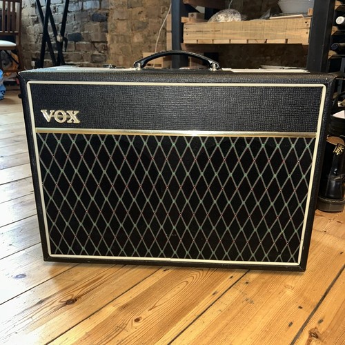 Vox Cambridge 30 Reverb V9320 Hybrid Tube Guitar Amp - Reverb Tremolo ...