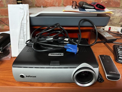 InFocus IN32 Portable Projector Model W320 DLP with Case | eBay