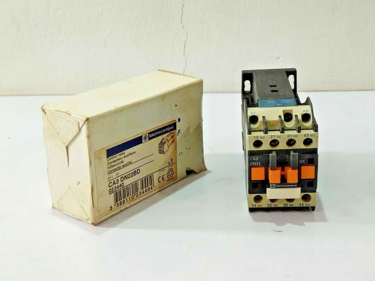 Telemecanique CA3 DN22BD Control Relay 24V DC | eBay