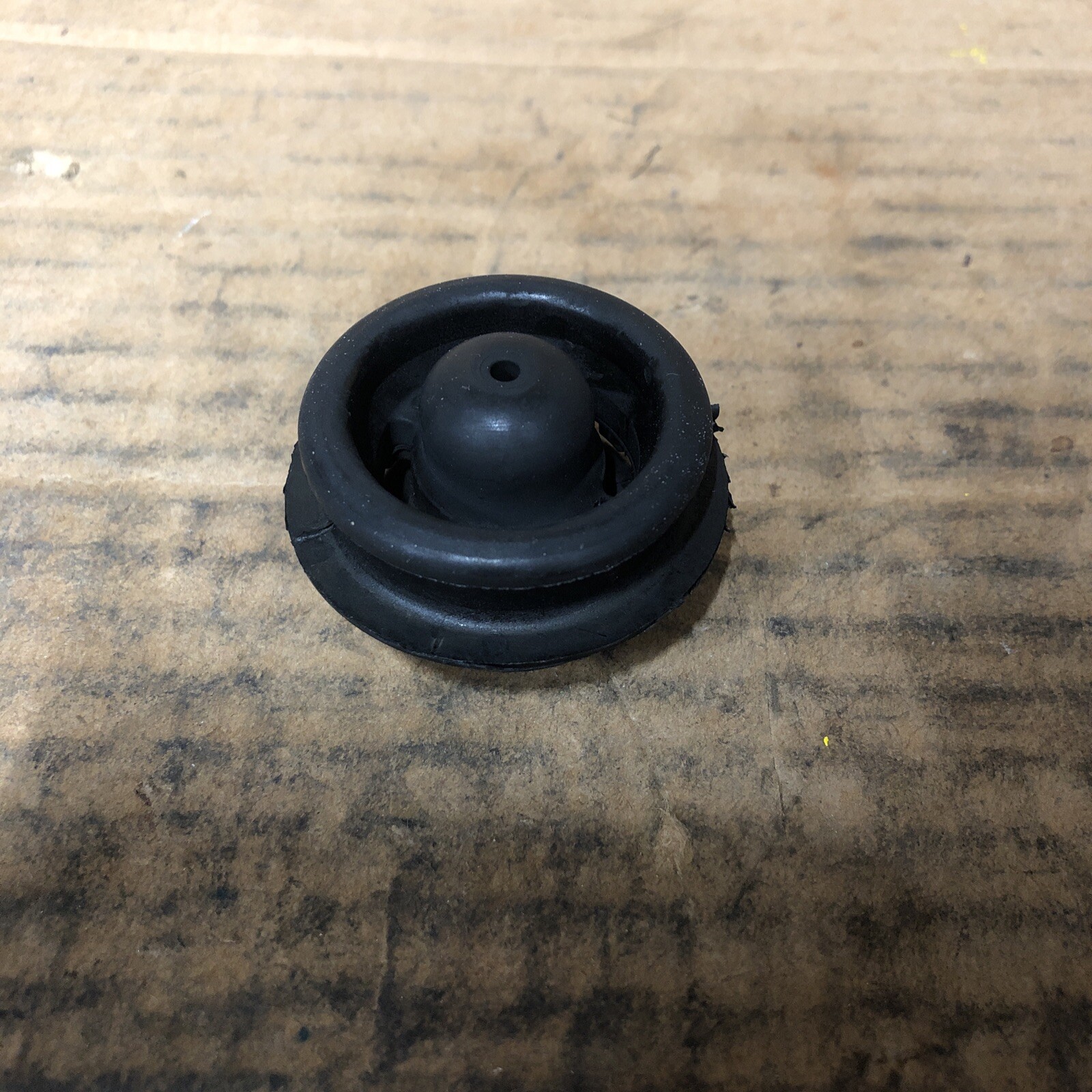 New Old Stock Genuine Hyundai OE Insulator-Radiator Mtg Upr Part #25335 ...