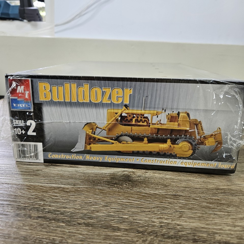 SEALED AMT ERTL Construction Heavy Equipment Bulldozer 1:25 Model Kit ...