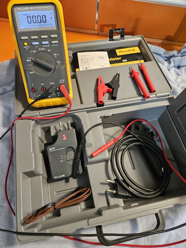 Fluke 88 Automotive Meter: w/ Hard Case, Leads, Manuals, and ...