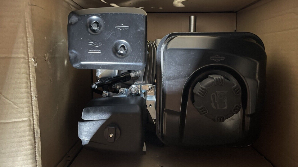 OEM Briggs & Stratton CR950 208cc 9.5 Gross Torque Engine 13R232-0001 ...