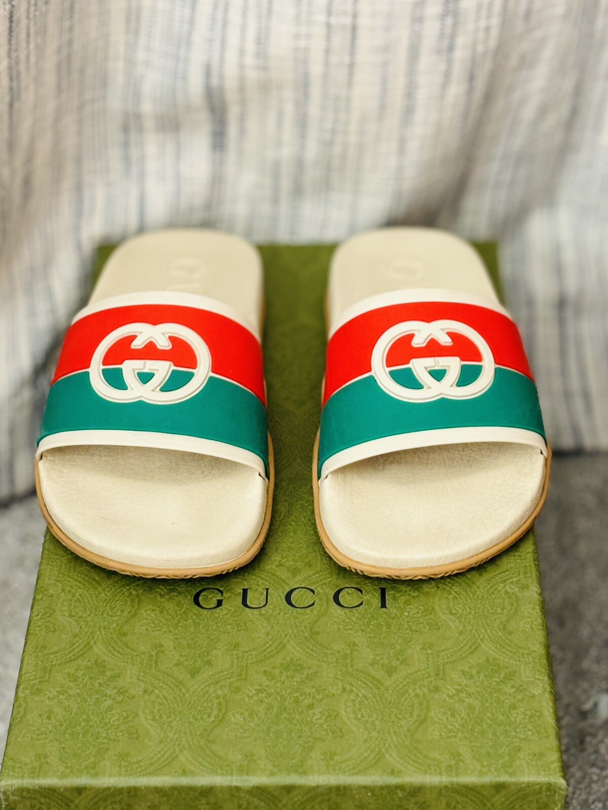 AUTHENTIC Gucci Women’s Pool Rubber Slide, Size 6.5 - Gem