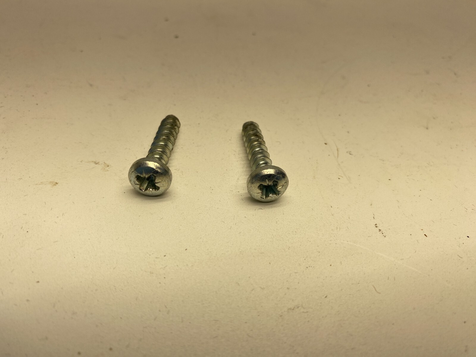 2010-2012 CADILLAC SRX LEFT OR RIGHT INTERIOR DOOR PANEL MOUNTING SCREW ...