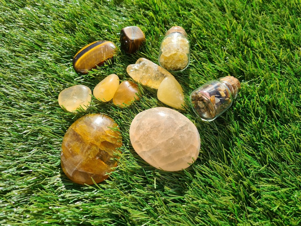 Solar plexus chakra, Manipura, yellow crystals, chakra crystals, chakra ...