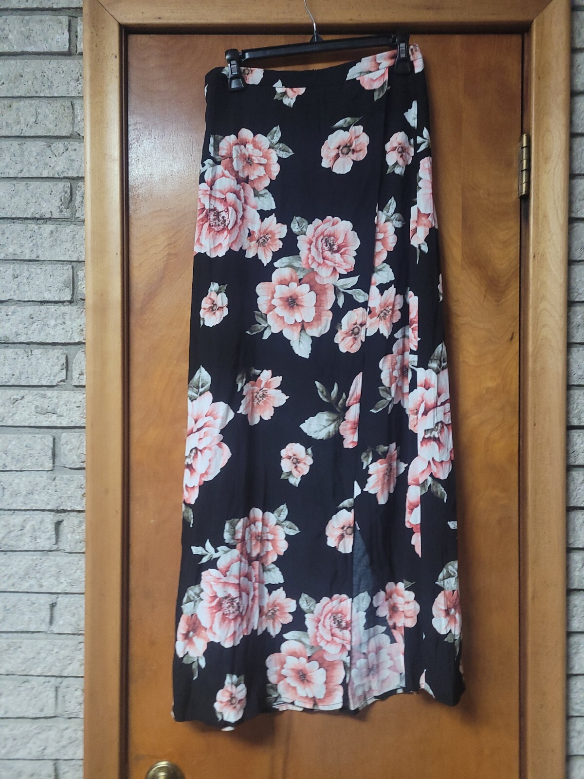 Forever 21 Flowly Split Front Black And Floral Maxi S… - Gem