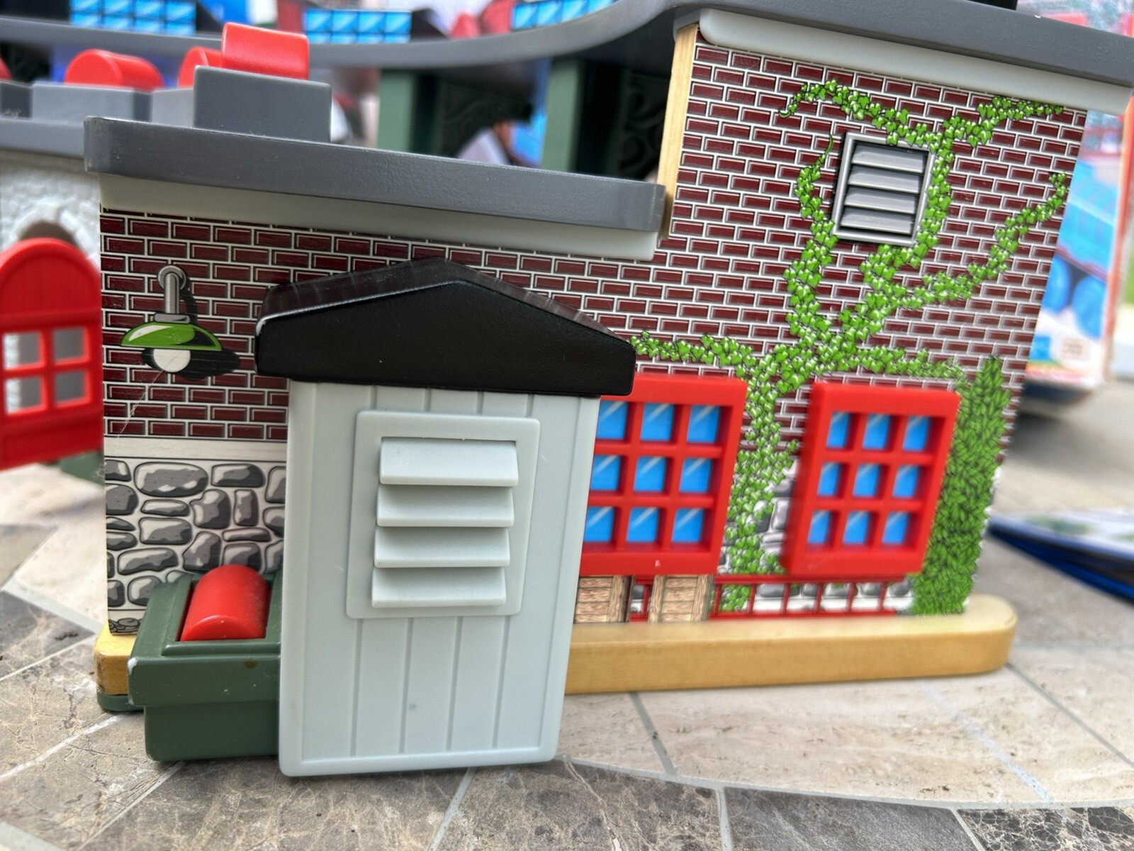 Thomas the Train Tidmouth Engine Shed Deluxe Wood Roundhouse Station | eBay