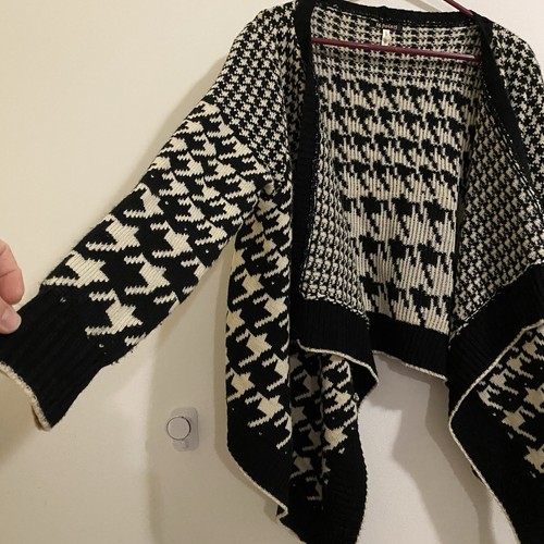 36 Point 5 Cascading Houndstooth Cardigan One Size Black & White Long ...