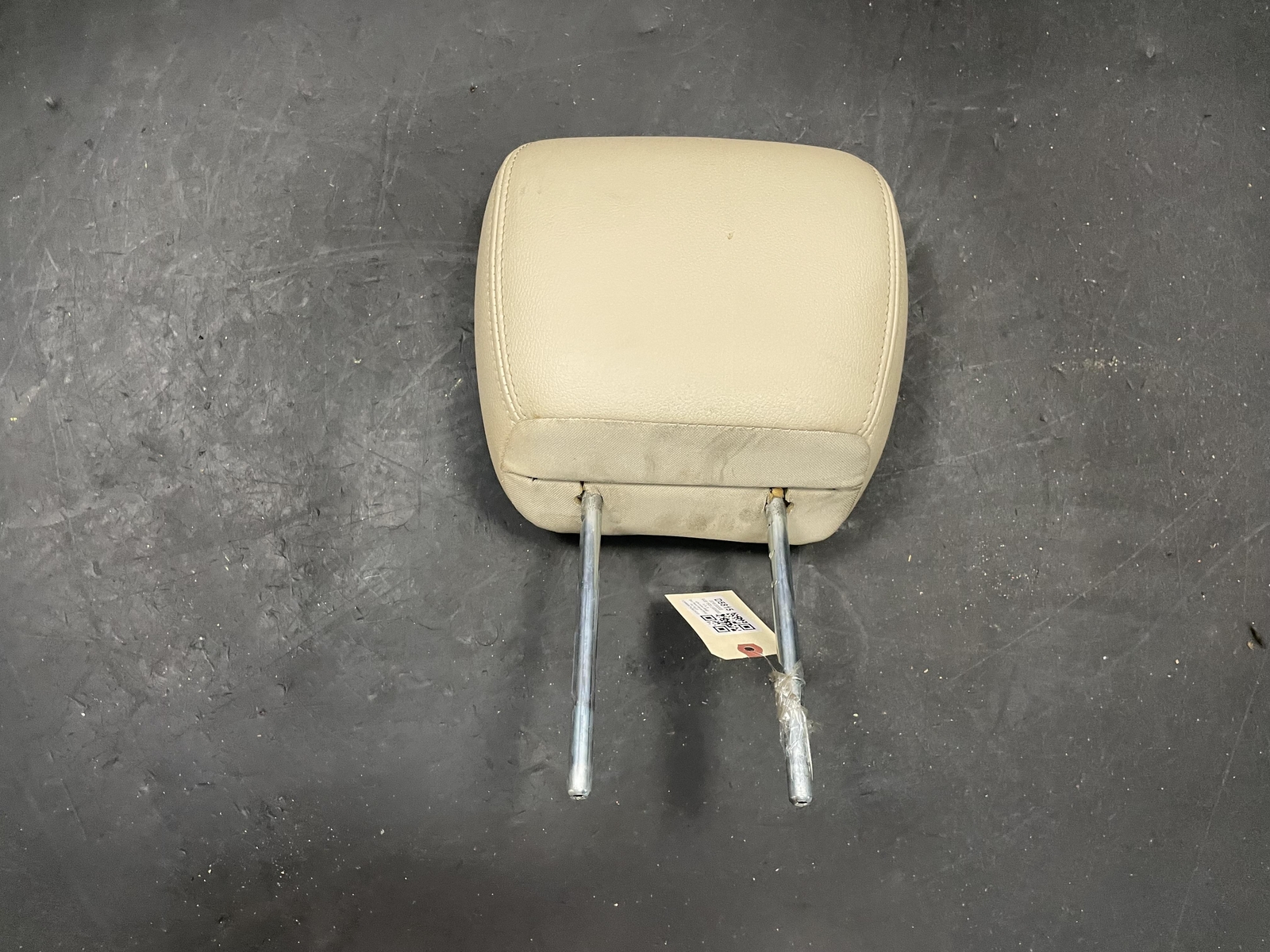 Front Left Seat Headrest 2018 Dodge RAM 1500 5NQ17HL1AA 2013 2014 2015 ...