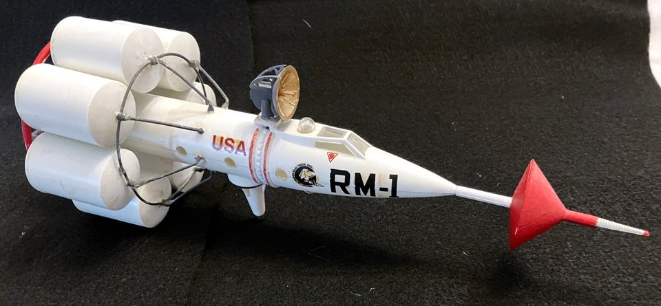Strombecker Walt Disney's RM-1 Rocket Space Ship Model D34-100 1/67 ...