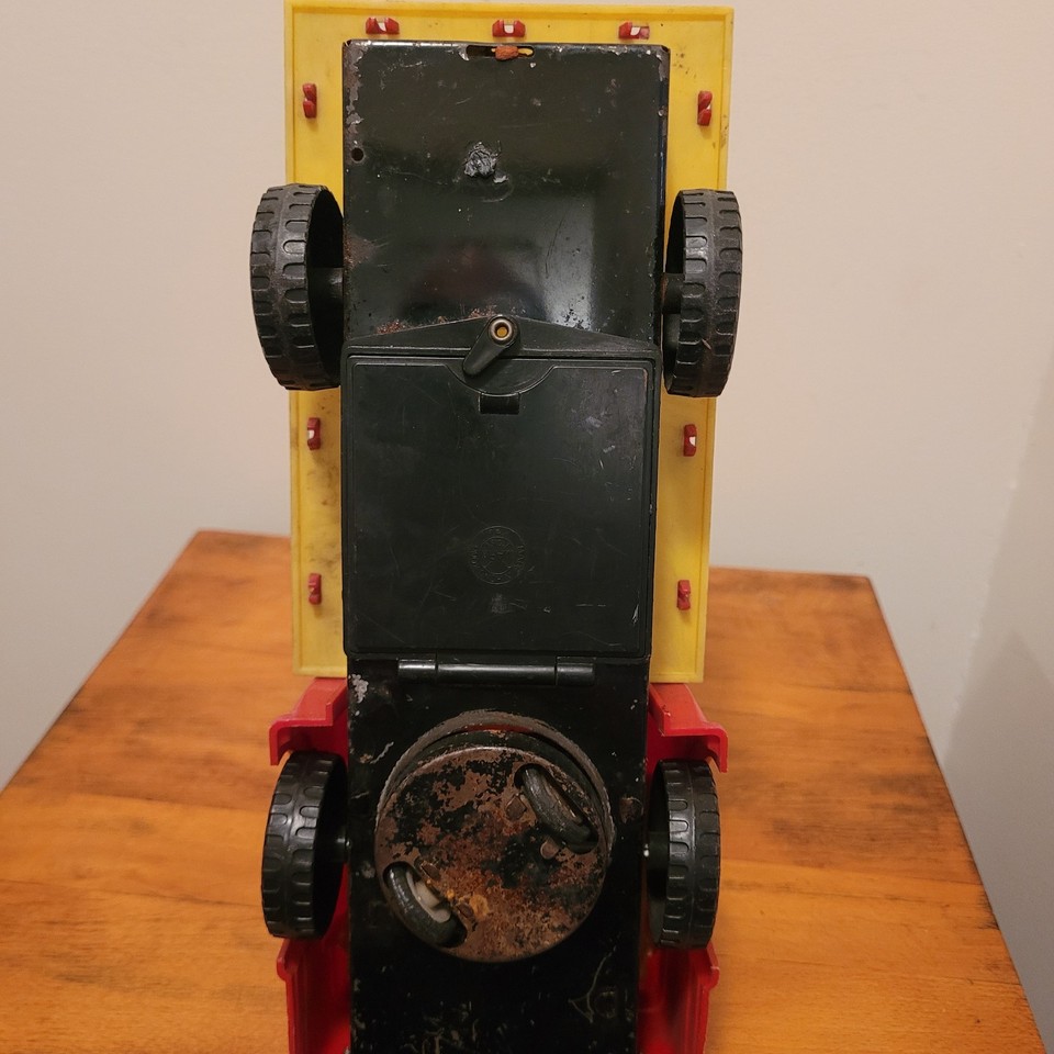 Marx Farm Toy Truck/Battery Operated/Includes Chickens Vintage 60's ...