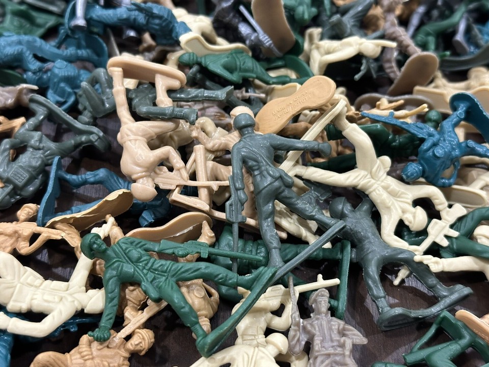 Around 200 pc Of Army Men Toy Soldiers, Green Yellow Army Men Play | eBay