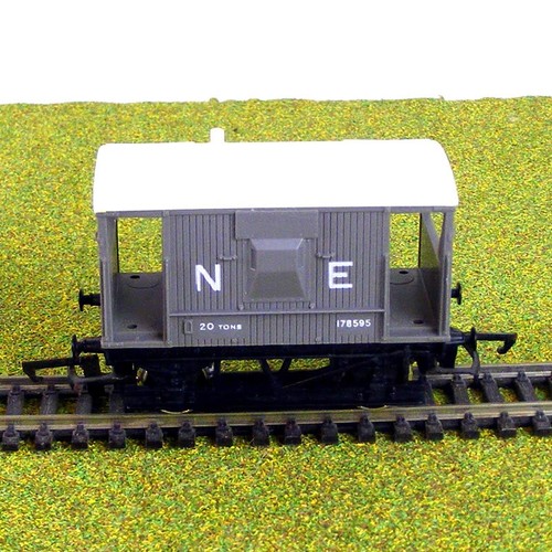 00 Gauge Hornby NE 20 Ton Brake Van for Model Railway | eBay UK