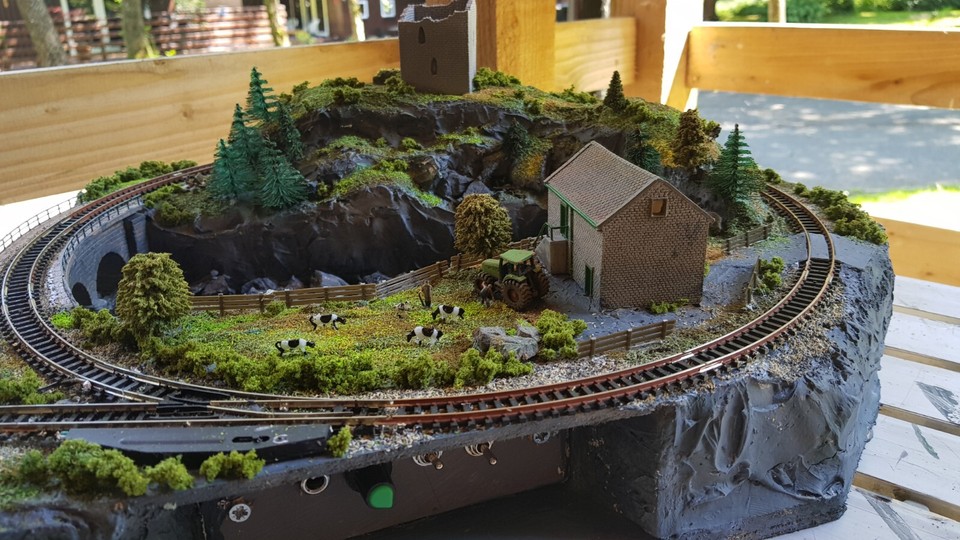 N GAUGE MICRO LAYOUT MADE TO ORDER BY MOUNTAIN LAKE MODEL RAILWAYS ...