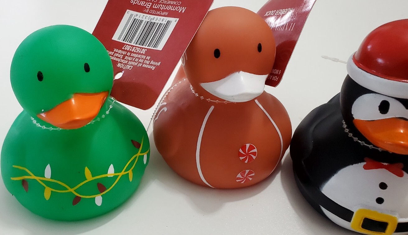 4- RUBBER DUCKS DUCKY Duckies Christmas Santa Holiday bath squirt ...