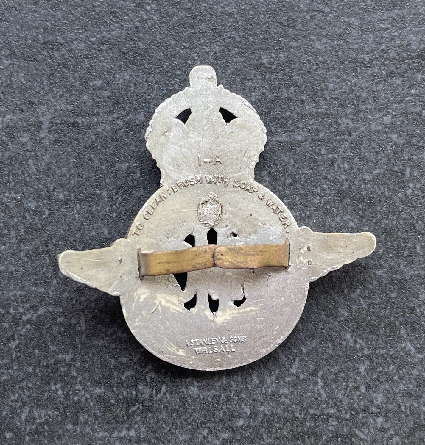 Genuine WW2 Air Ministry Constabulary Plastic Economy Issue Cap Badge ...