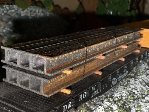 1:87 HO Scale Rusty Ibeam Load/Decor - Short Stack W/ Blk Straps | eBay