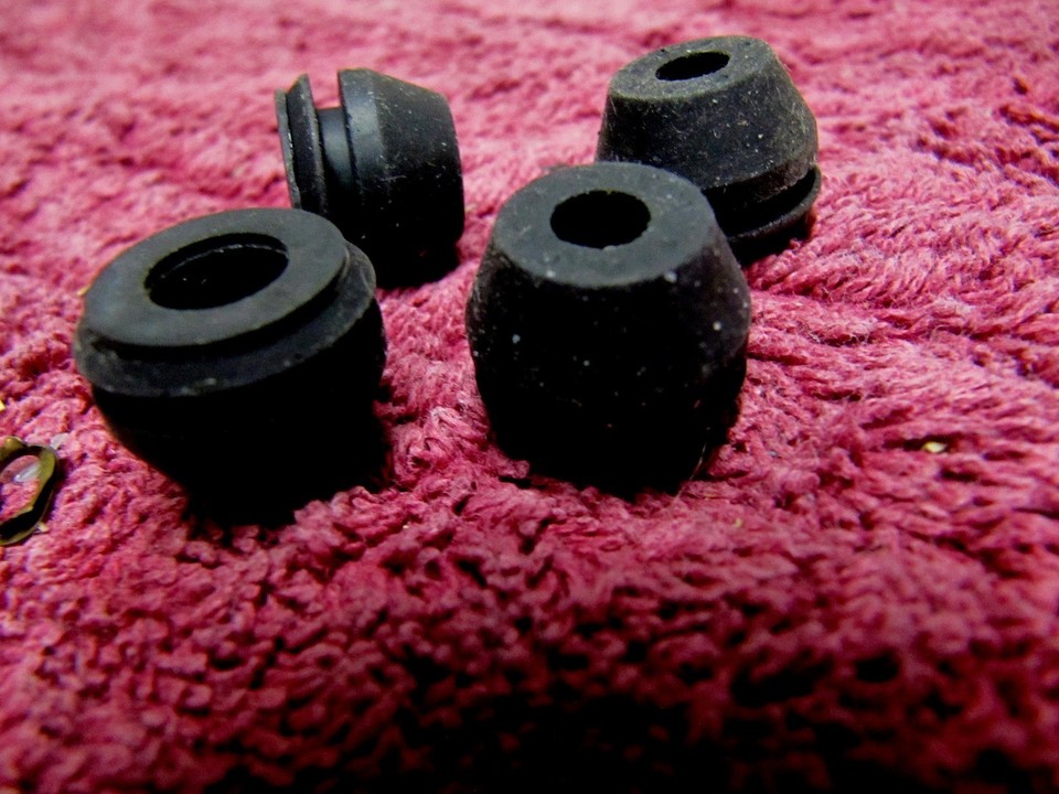 GARRARD ZENITH 4x MOTOR Mount RUBBER GROMMET Insulator RC88 RC98 121 ...