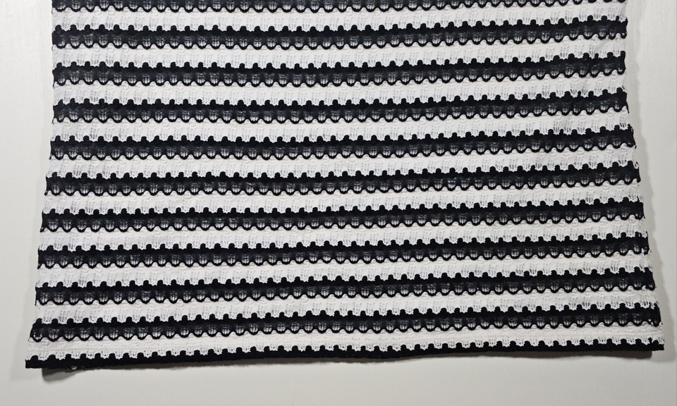 LOFT Black White Textured Knit Tank Top Sleeveless V Neck Women’s Size ...