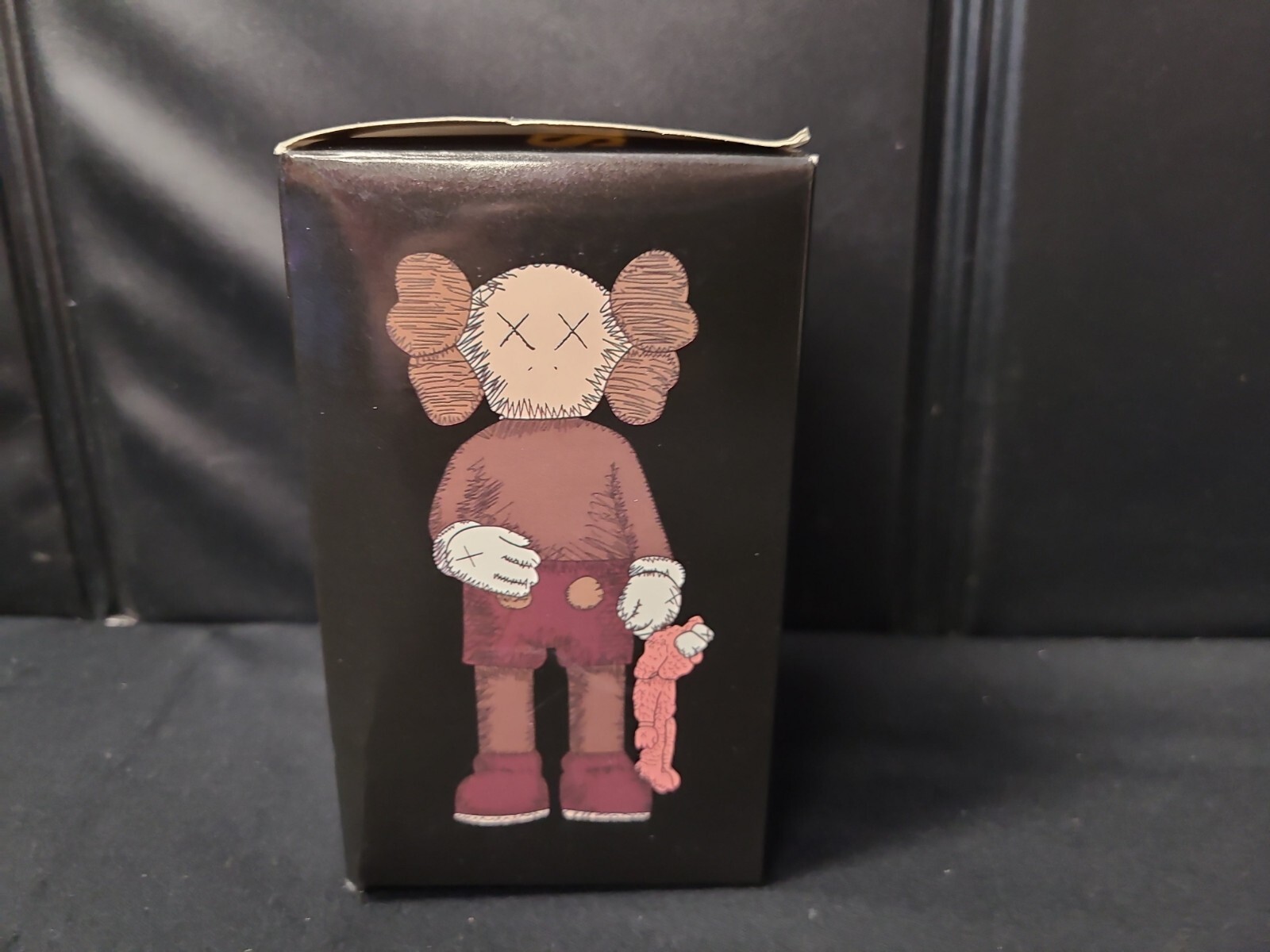 KAWS Vinyl New Sitting Collectible Action Figure Gray Shaking Head Toy ...