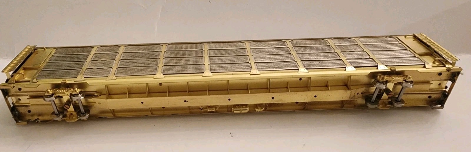 Overland Models HO Scale Tri Level Auto Rack w/Closed sides and S/S ...