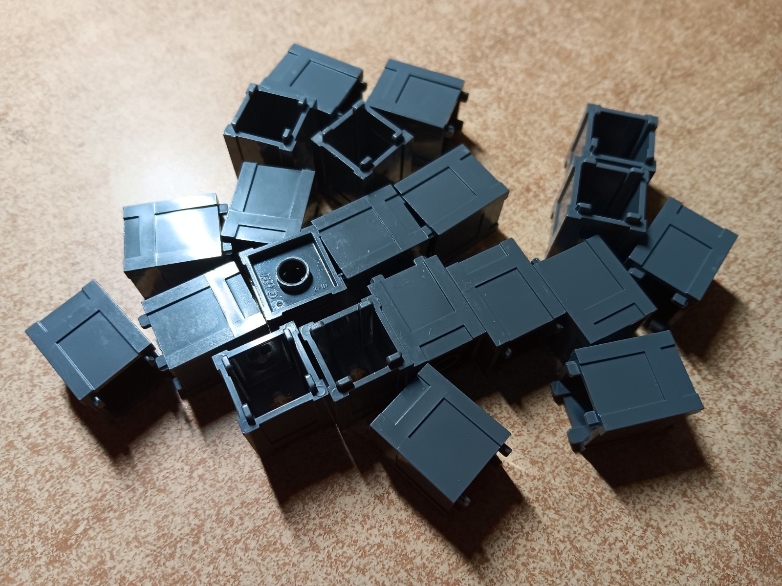 LEGO LOT 21 DARK BLUISH GRAY CONTAINER BOXES CRATES 2X2X2 TOP OPENING ...