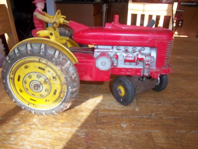 Battery Operated farm toy tractor in fair/good condition in 1/16th ...