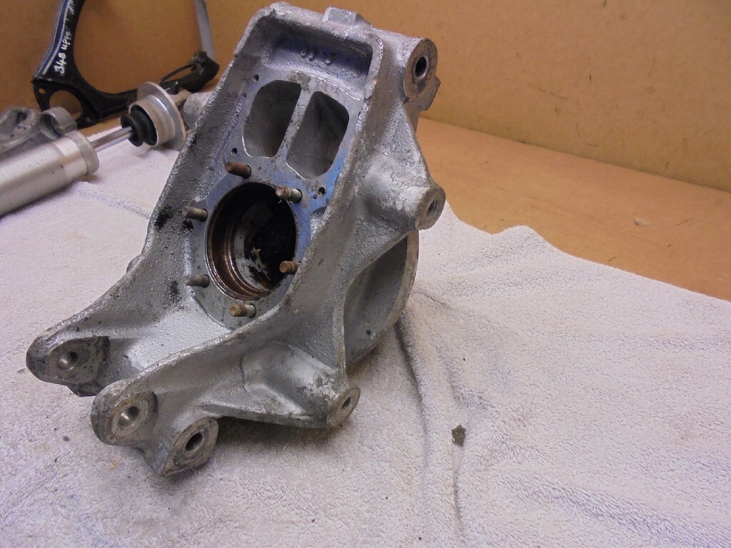 Ferrari F40 Rear Hub Carrier 151242 F40 Rear Hub Upright 151242 | eBay