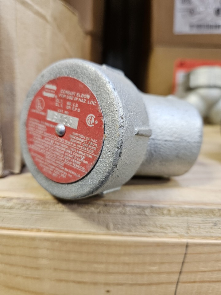 Crouse Hinds Capped Elbow LBY 35 1" Explosion Proof Capped Elbow 10/lot ...