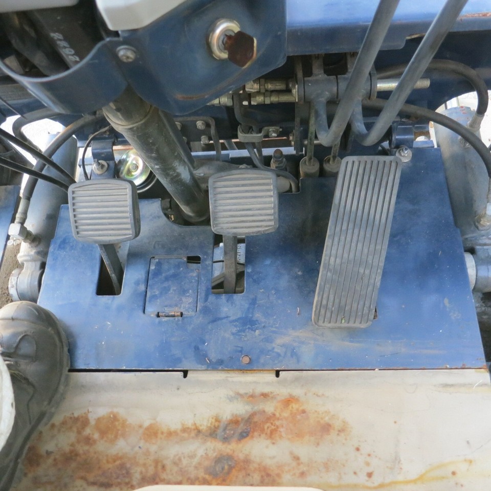 FORKLIFT 4,000 lb. Yale Air Tires, Gasoline, See thru Mast, 1,225 ...