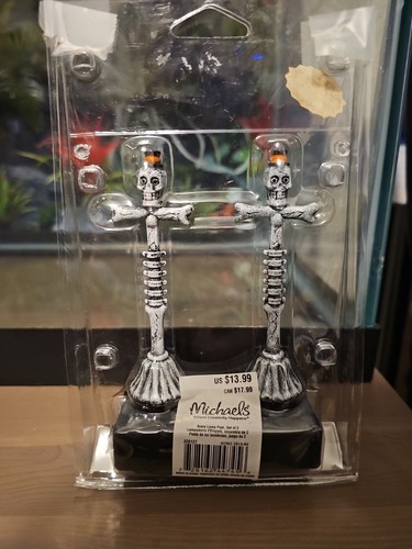 Lemax Spooky Town Halloween Scary Skull Lamp Posts x2 Eyes Light ...